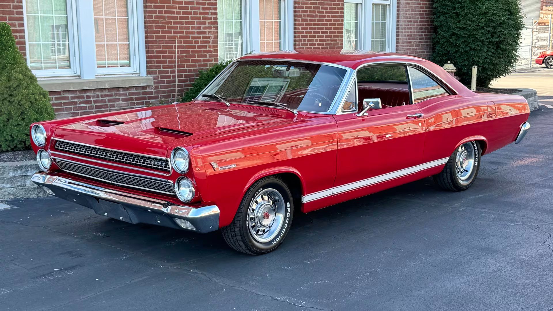 Solve 1966 Mercury Cyclone GT jigsaw puzzle online with 170 pieces