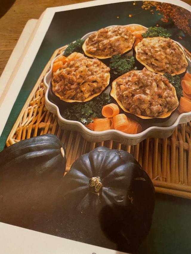Solve Sausage stuffed acron squash jigsaw puzzle online with 20 pieces