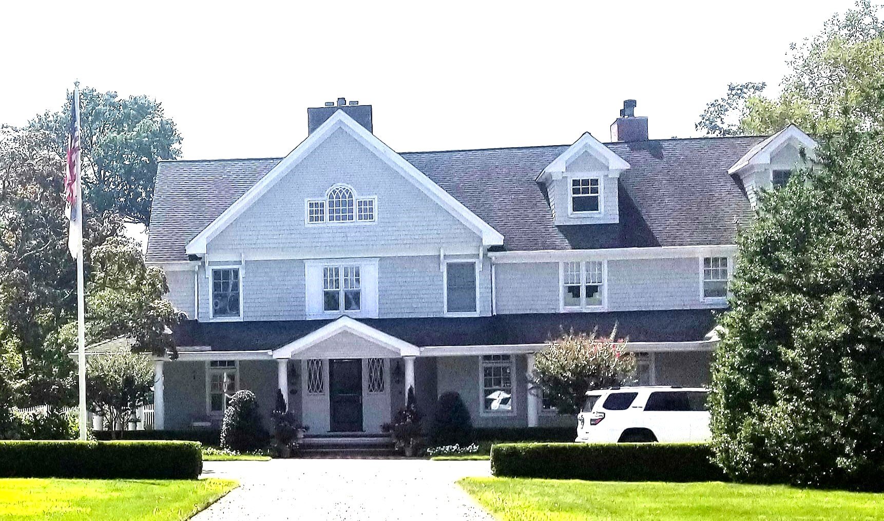 Solve August Drive in Rumson, NJ7 jigsaw puzzle online with 66 pieces