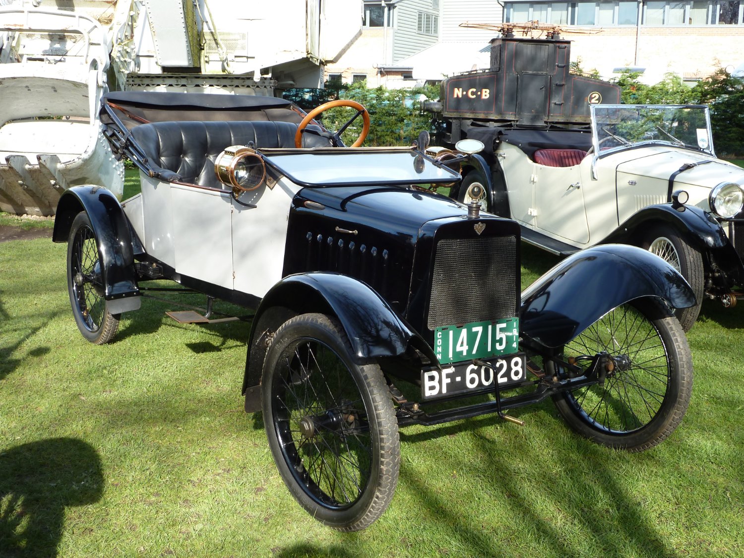 Solve 1914 Saxon 'Model A' Roadster jigsaw puzzle online with 35 pieces