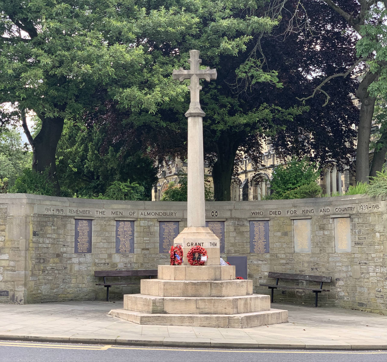 Solve War Memorial #779 ~ Almondbury jigsaw puzzle online with 182 pieces