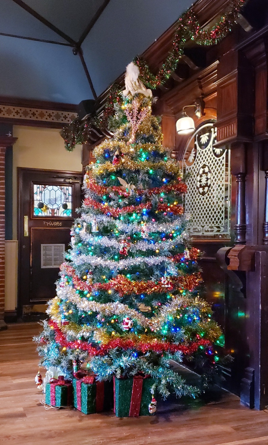 Solve Christmas Tree jigsaw puzzle online with 40 pieces