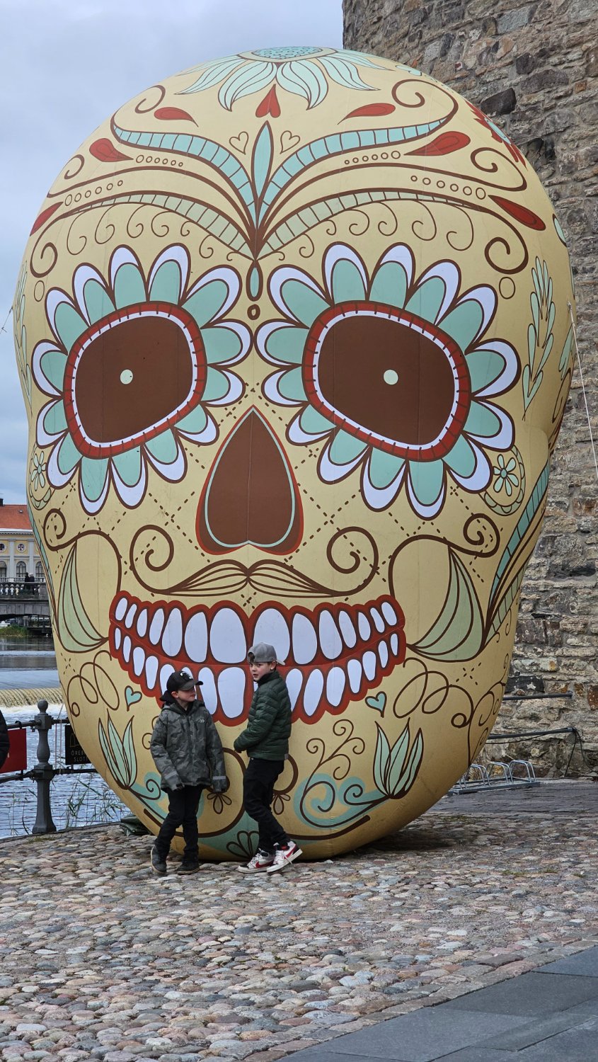 Solve Sugar Skull jigsaw puzzle online with 45 pieces