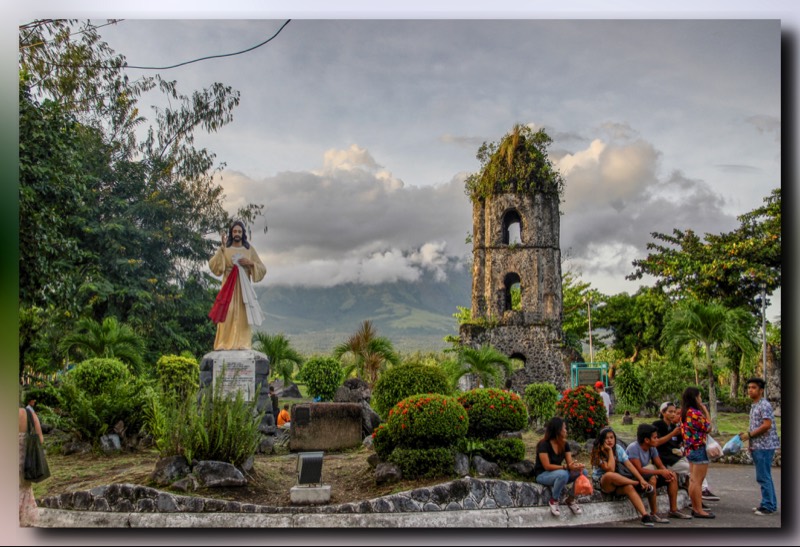 Solve Cagsawa Ruins and Mayon Volcano jigsaw puzzle online with 12 pieces