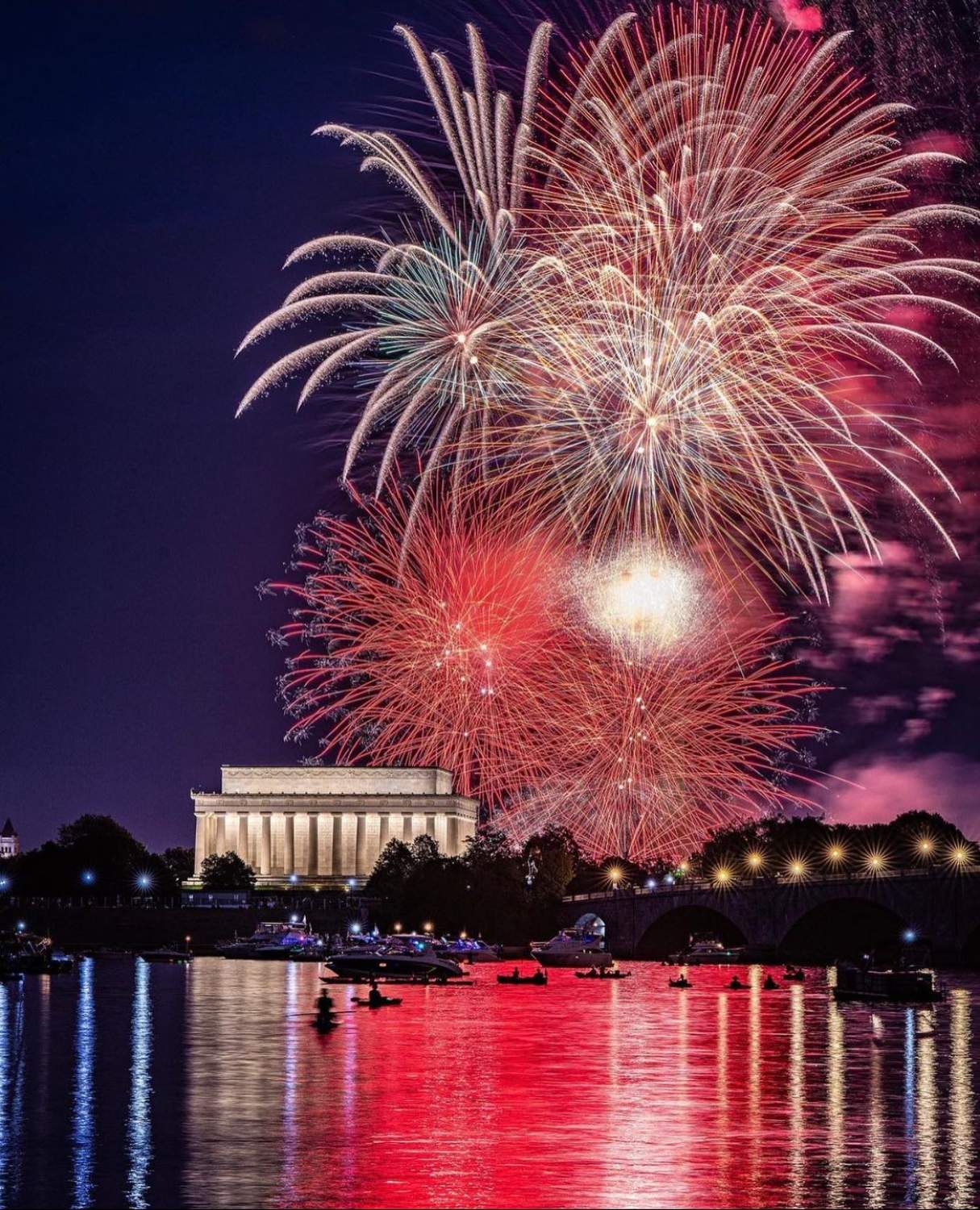 Solve July 4th, 2023 jigsaw puzzle online with 550 pieces Solve July 4th, 2023 jigsaw puzzle online with 550 pieces
