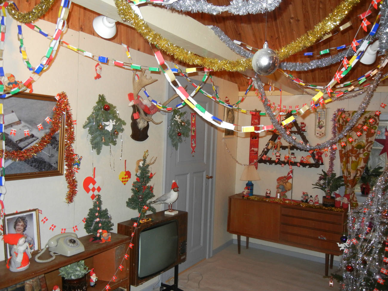 Solve Jul hos Gertrud og Oluf Sand jigsaw puzzle online with 130 pieces