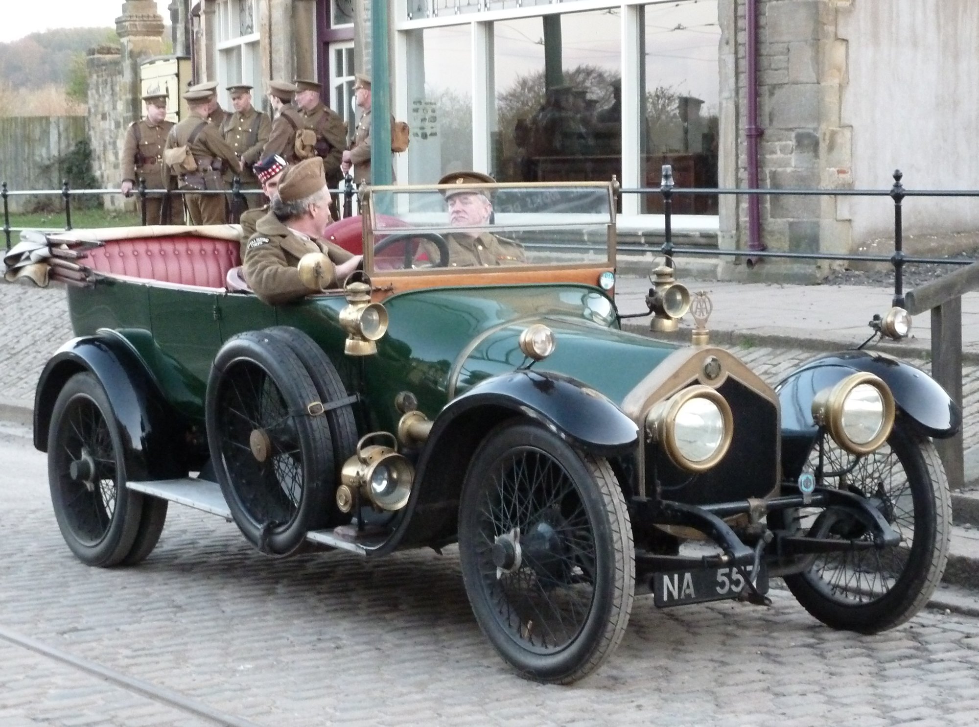 Solve 1914 Crossley 20/25 Tourer jigsaw puzzle online with 204 pieces