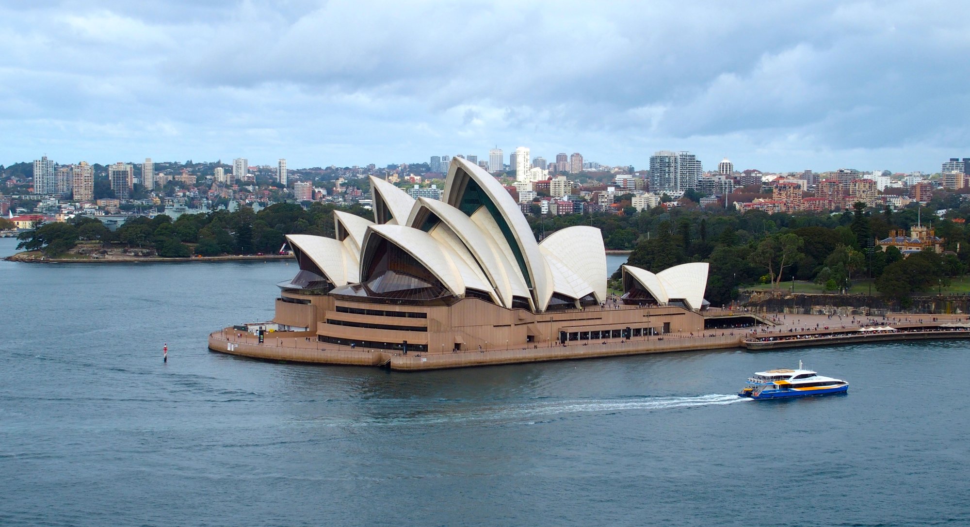 Solve Sydney Opera House jigsaw puzzle online with 153 pieces