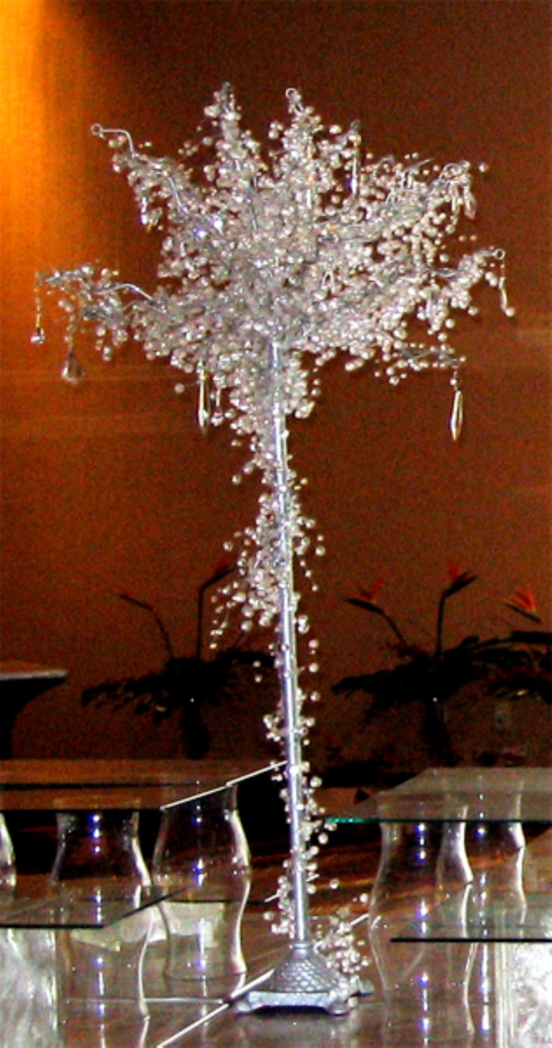 Solve A Bling Tree (large) jigsaw puzzle online with 180 pieces