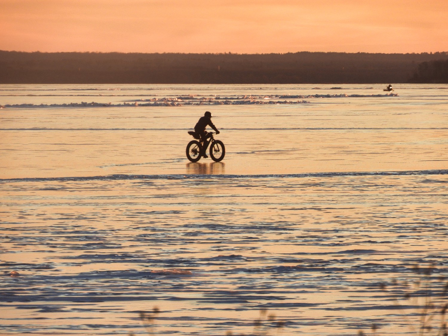 Solve Bike riding on the ice jigsaw puzzle online with 20 pieces