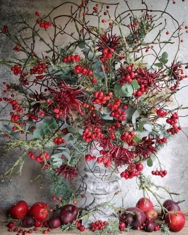 Solve berry bouquet (resize 12 to 168) jigsaw puzzle online with 63 pieces