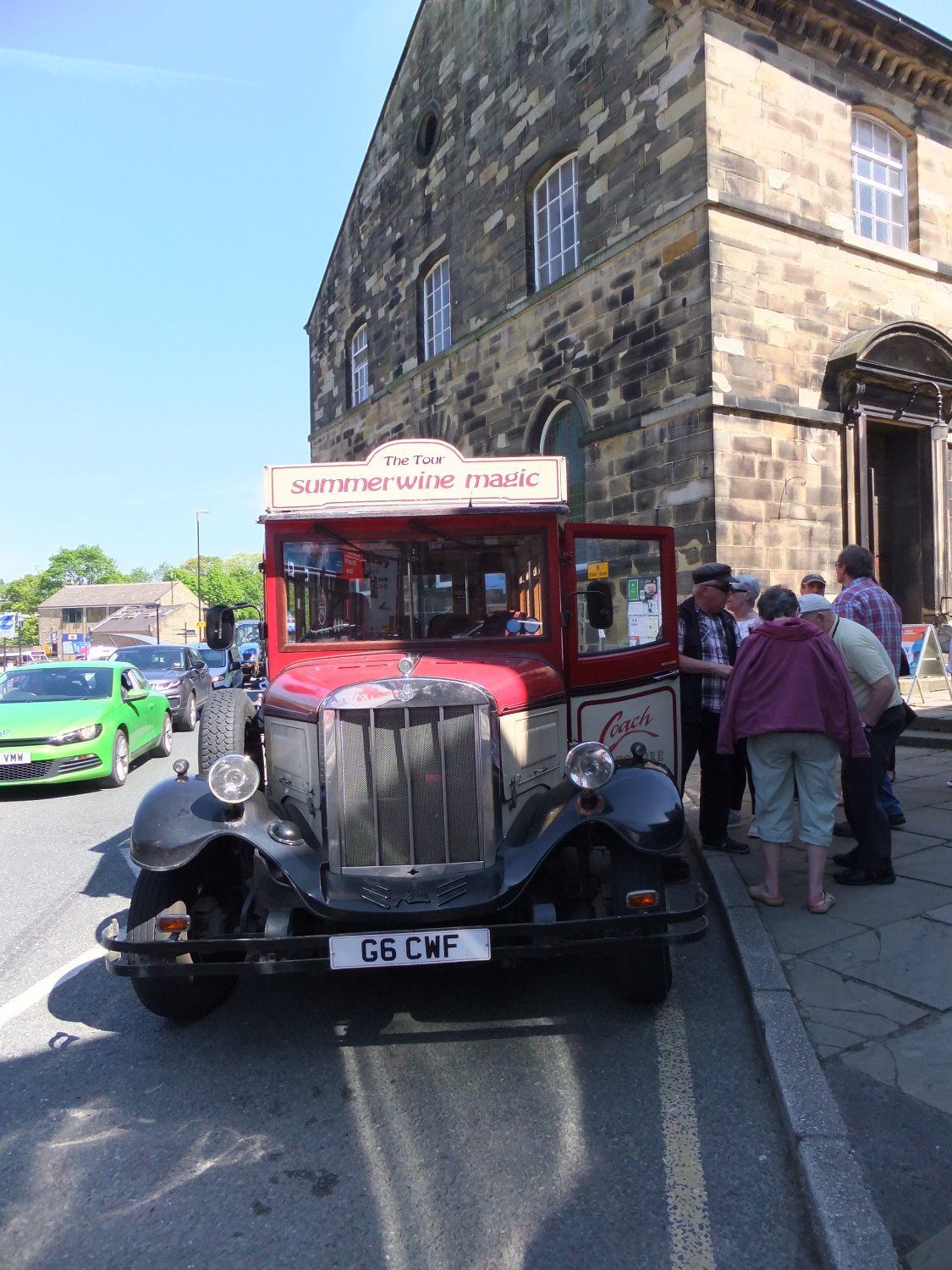 Solve Tour bus at Holmfirth jigsaw puzzle online with 80 pieces