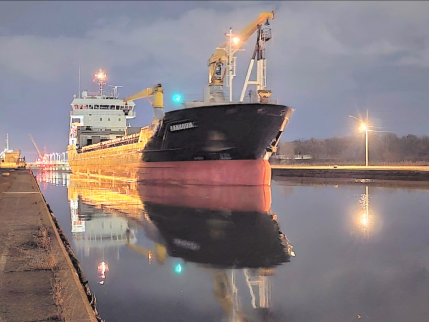 Solve Bandura clears the locks at the Soo jigsaw puzzle online with 130 ...