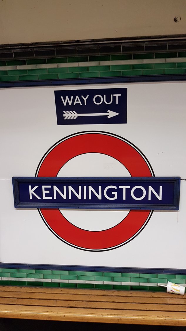 Solve London underground station jigsaw puzzle online with 15 pieces