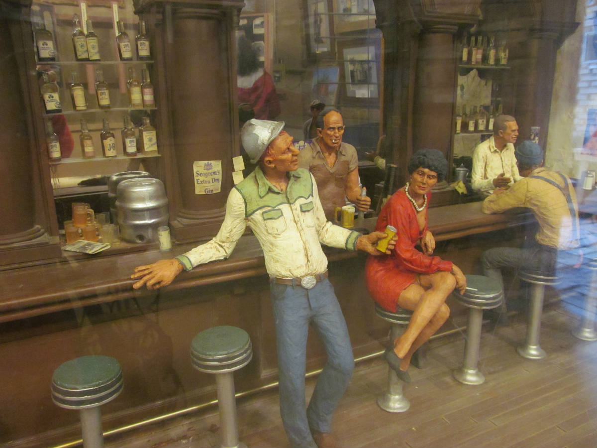 Jigsaw Puzzle | 48 pieces | Quartzite Museum Display Case 1 | Jigidi