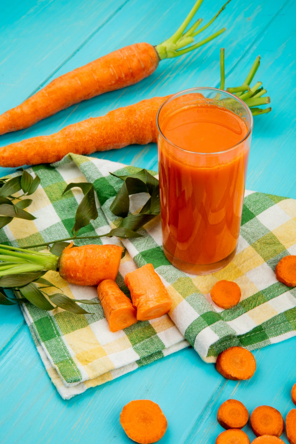 Solve carrot juice jigsaw puzzle online with 600 pieces
