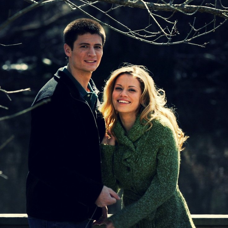 Solve One Tree Hill jigsaw puzzle online with 64 pieces