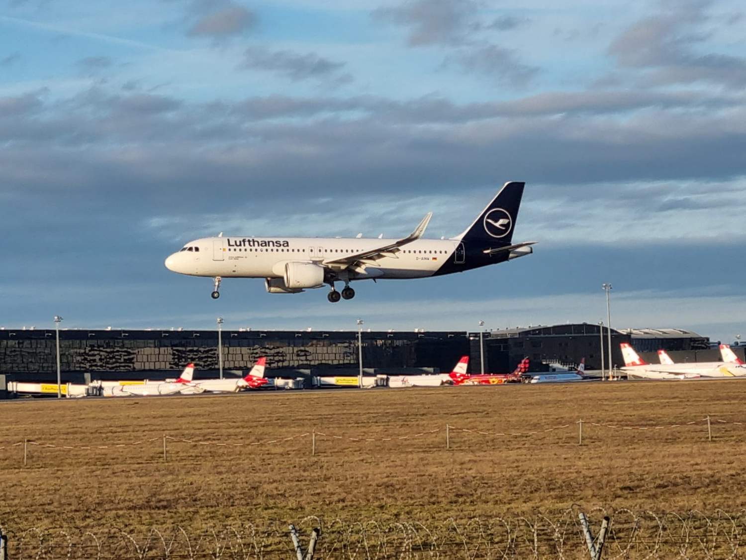 Solve Airbus A320 neo Lufthansa jigsaw puzzle online with 88 pieces