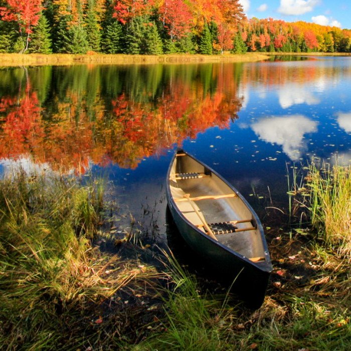 Solve Autumn from a Canoe jigsaw puzzle online with 25 pieces