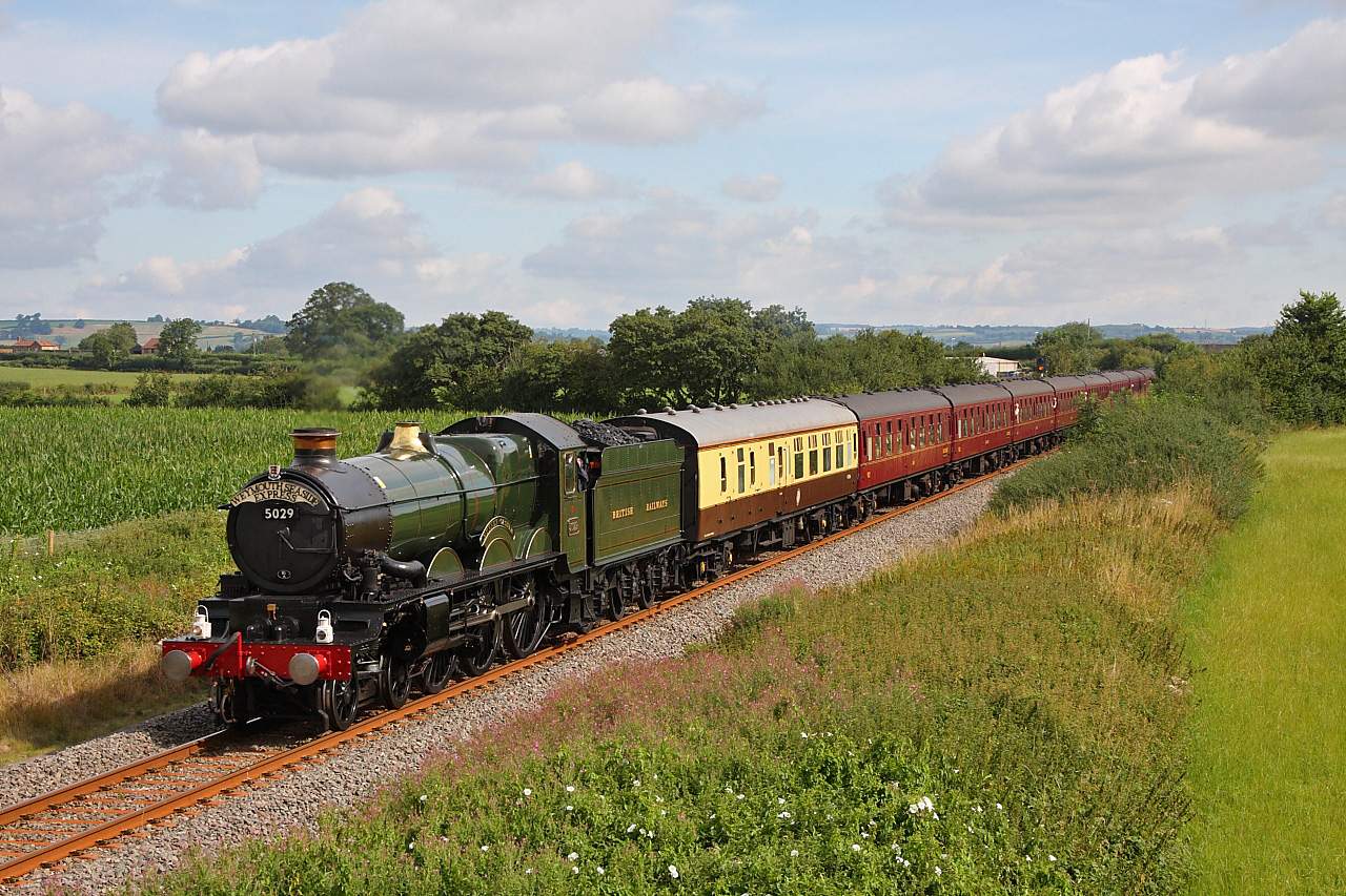 Solve GWR Castle Class 4-6-0 5029 Nunney Castle. jigsaw puzzle online ...