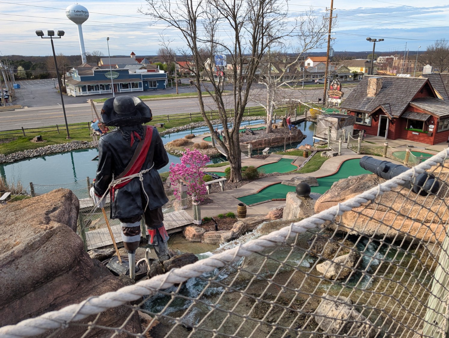 Solve Birds' eye view of mini golf jigsaw puzzle online with 20 pieces