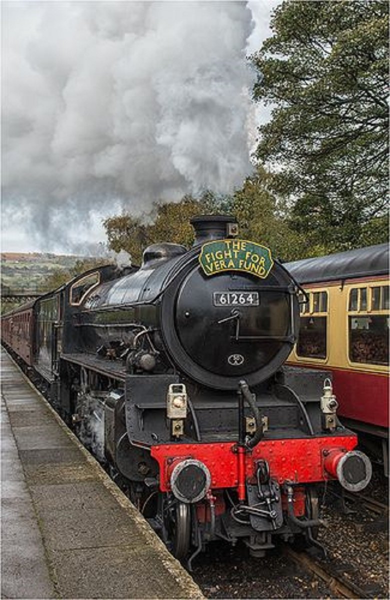 Jigsaw Puzzle | 104 pieces | LNER Class B1 4-6-0 61264. | Jigidi