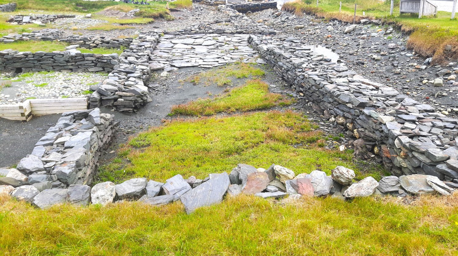 Solve Colony of Avalon jigsaw puzzle online with 15 pieces