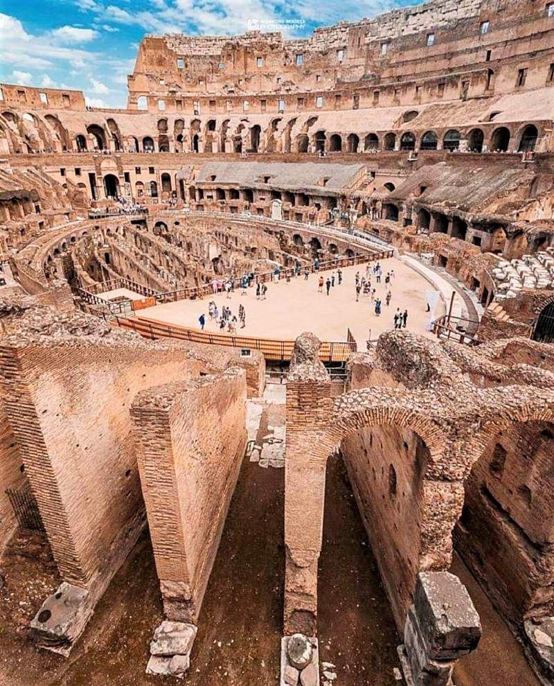 Solve THE COLOSSEUM, ROME jigsaw puzzle online with 99 pieces