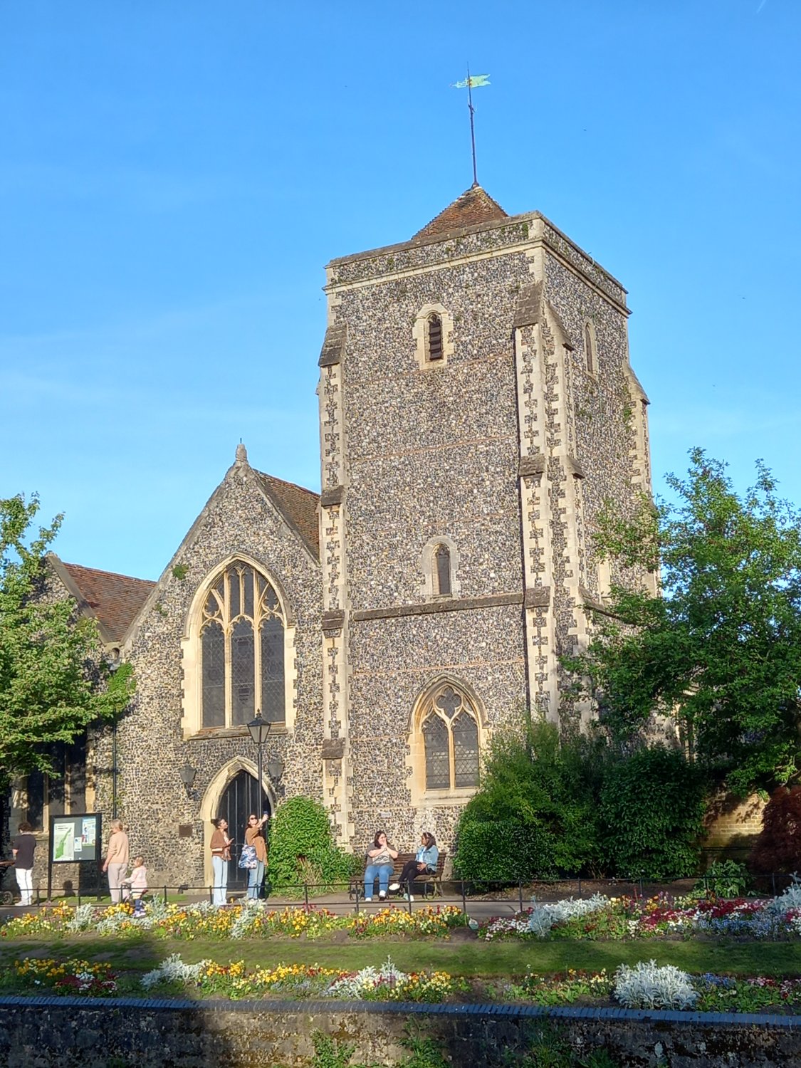 Solve Canterbury Guildhall jigsaw puzzle online with 63 pieces