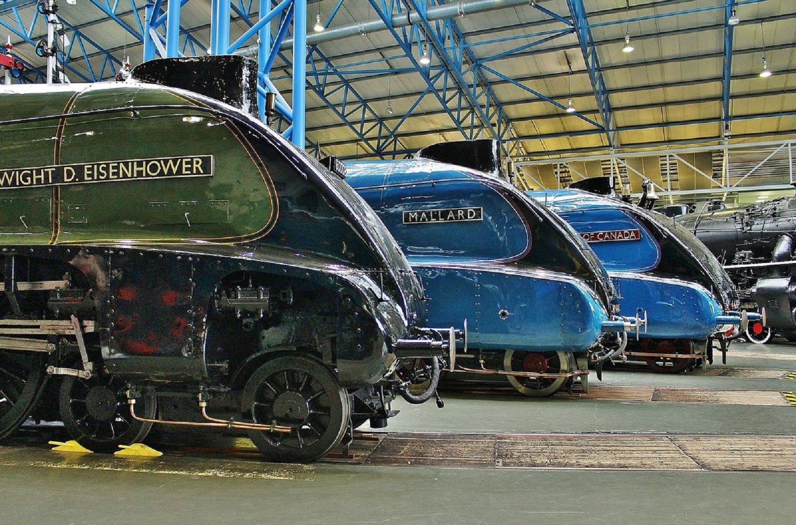 Solve A trio of LNER Class A4 4-6-2 Locomotives, 60008 Dwight D ...