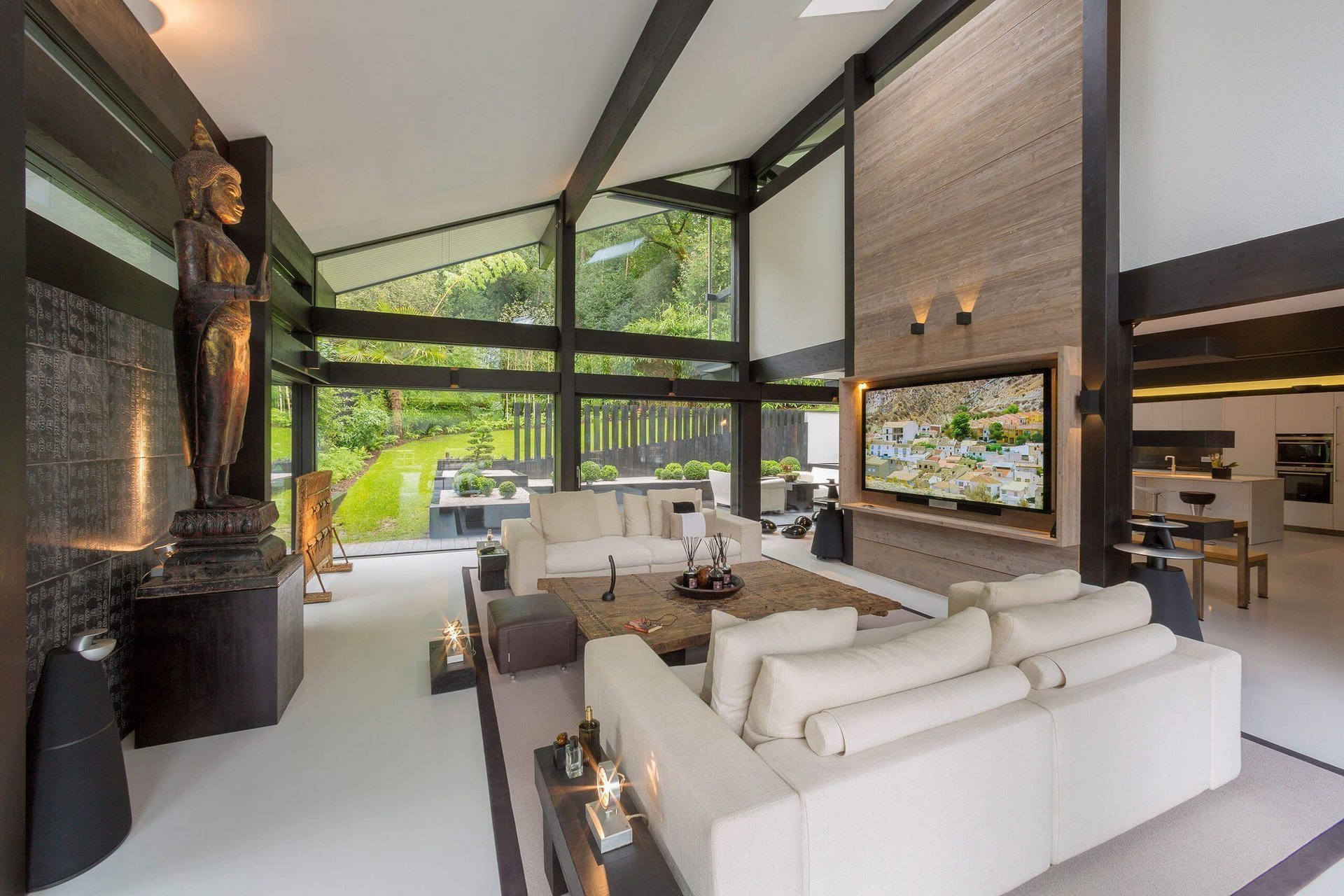 Solve House with impeccable decoration jigsaw puzzle online with 96 pieces