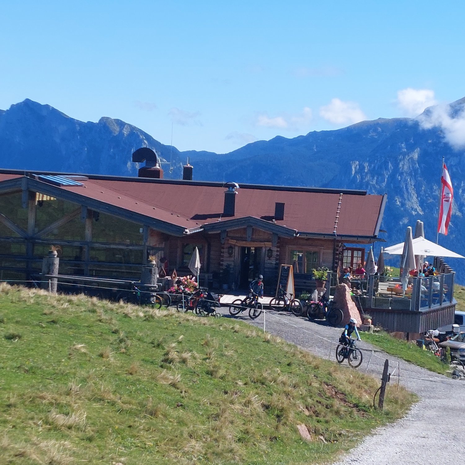 Solve during a bike tour jigsaw puzzle online with 289 pieces