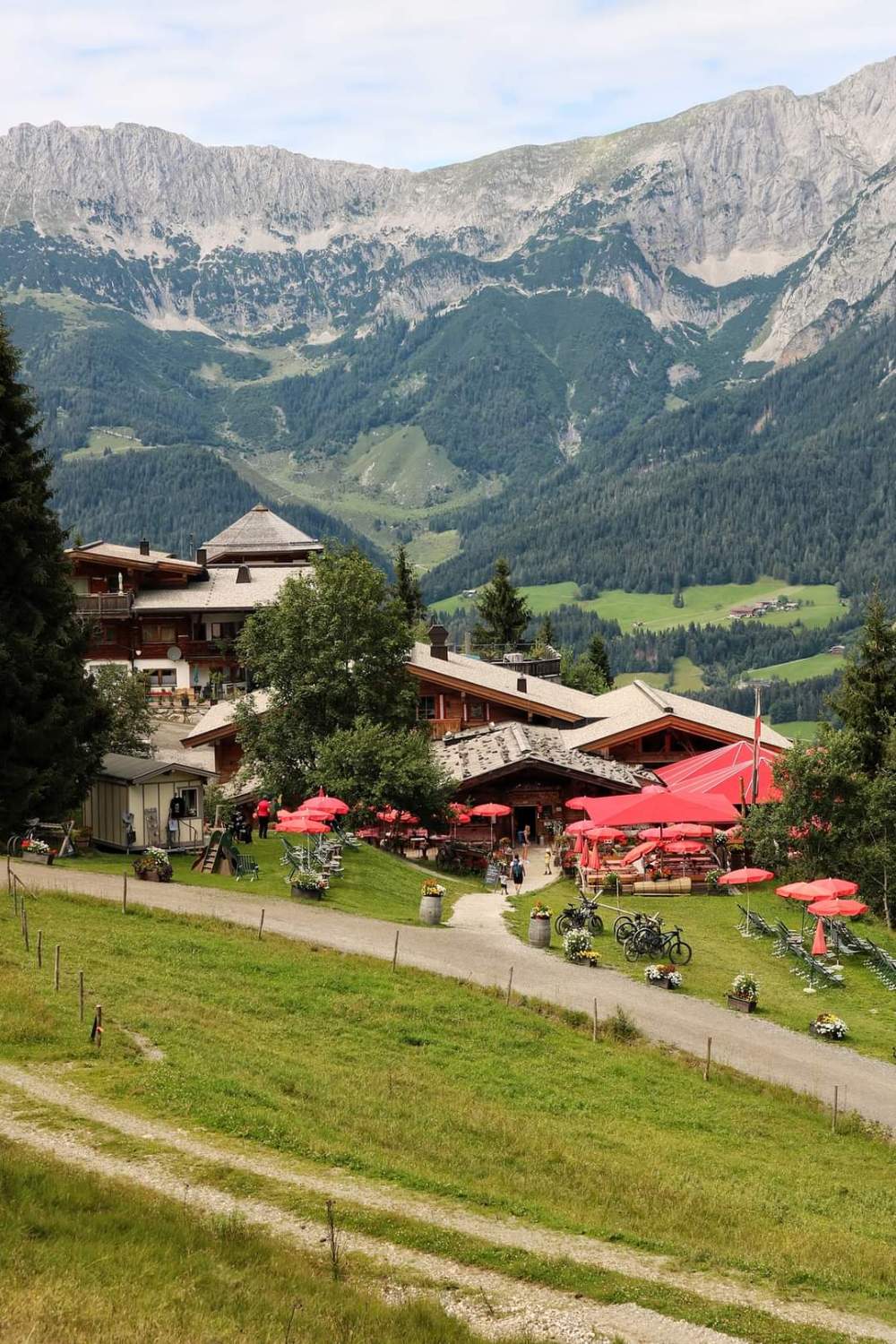 Solve Austria jigsaw puzzle online with 216 pieces