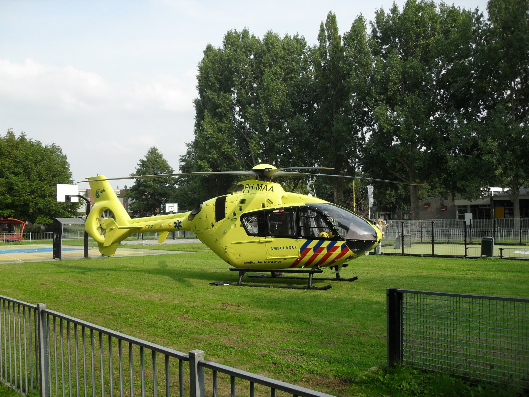 Solve Lifeliner helicopter jigsaw puzzle online with 63 pieces