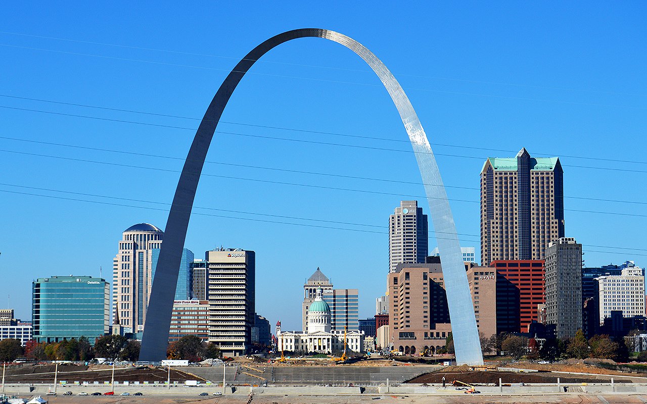 Solve The Gateway Arch jigsaw puzzle online with 77 pieces