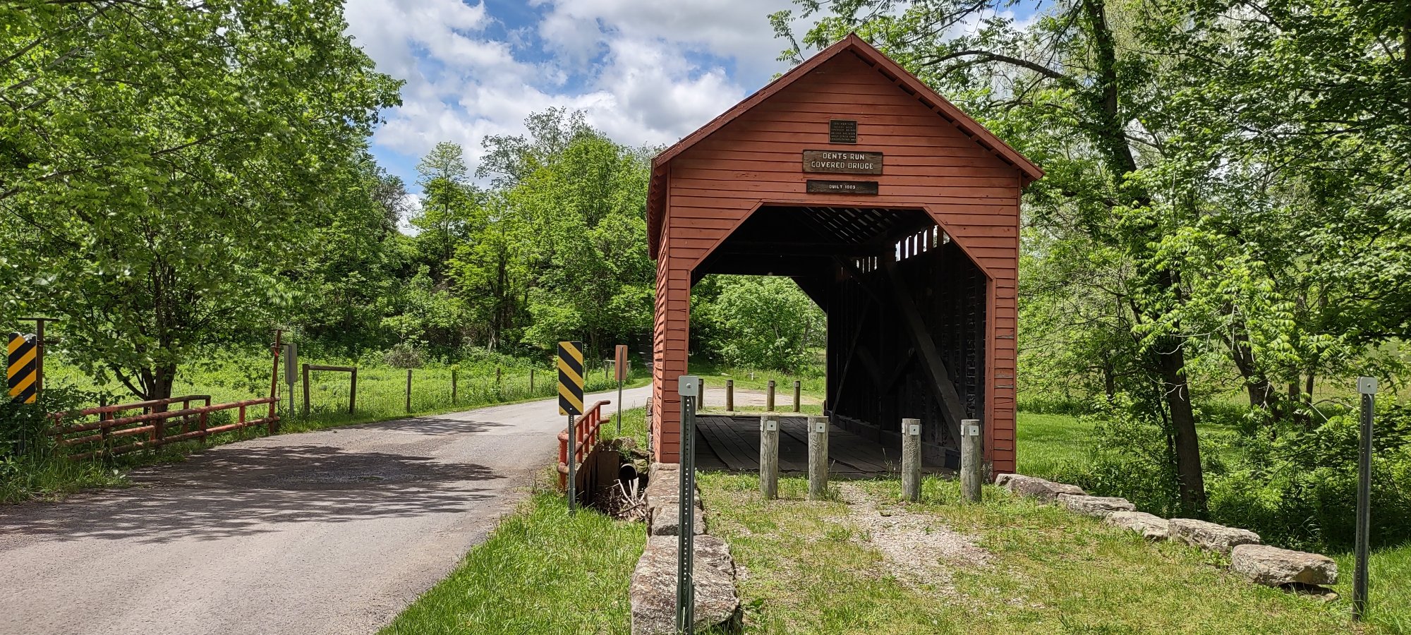 Solve Dents Run Covered Bridge jigsaw puzzle online with 112 pieces
