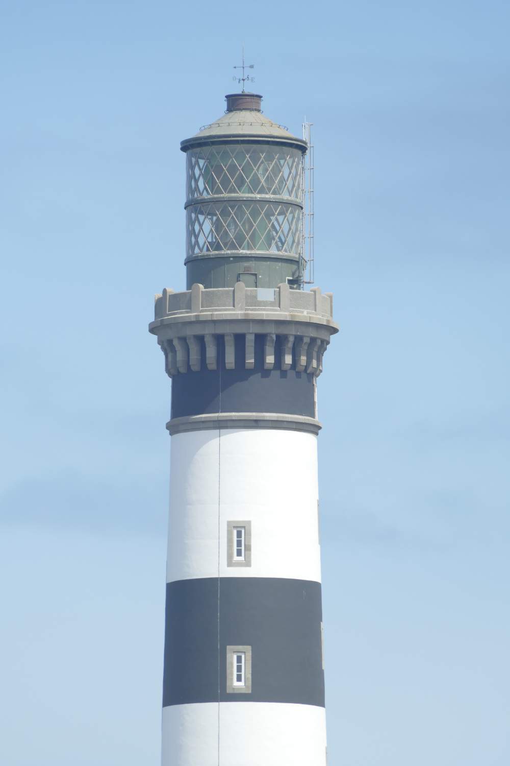 Solve Phare de Créac'h jigsaw puzzle online with 150 pieces