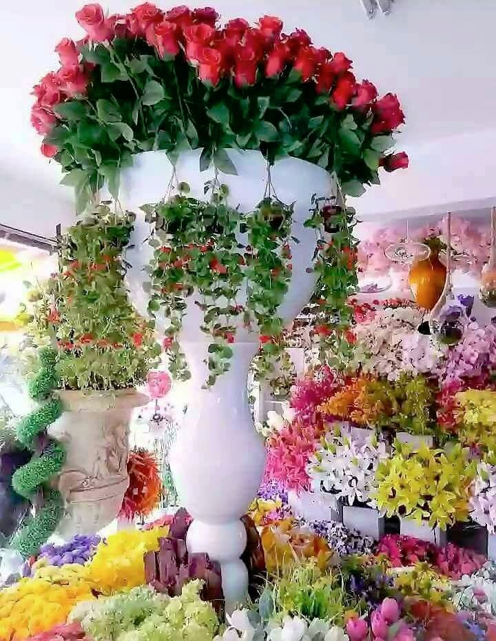 Solve Velká váza... jigsaw puzzle online with 63 pieces