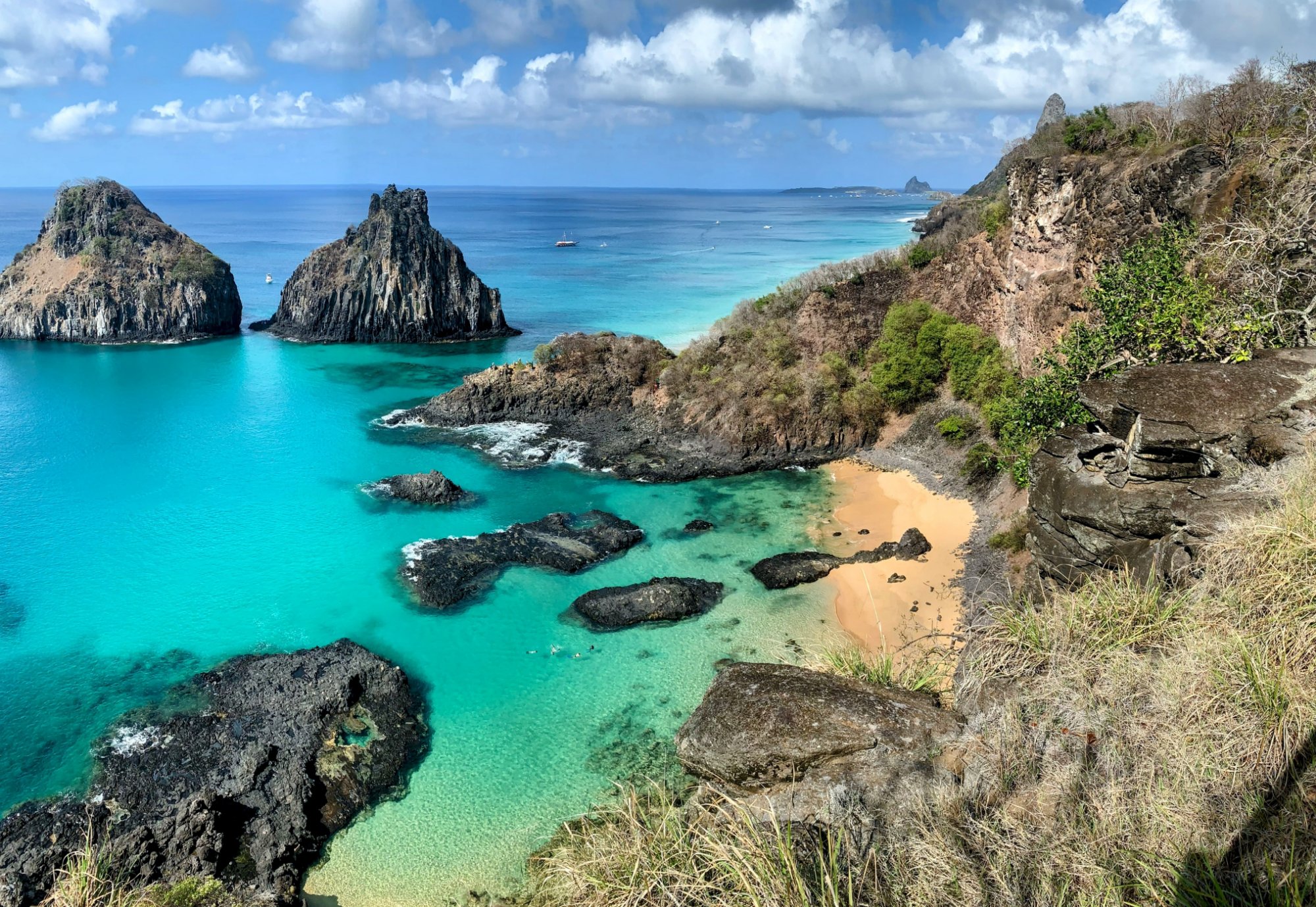 Solve Baía dos Porcos, one of the most famous beaches in Fernando de ...