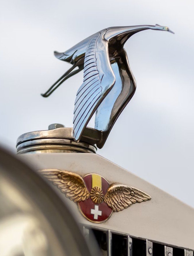 Solve Hispano-Suiza radiator cap jigsaw puzzle online with 30 pieces