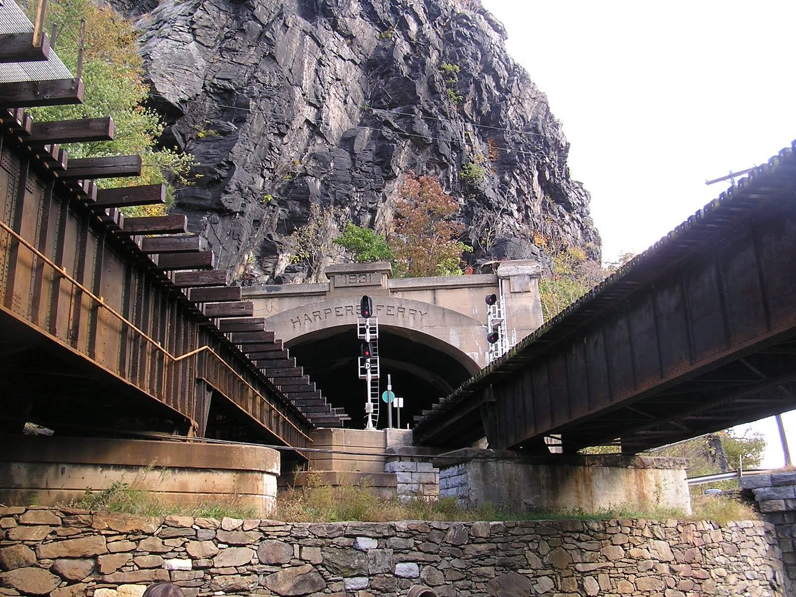 Solve Harper's Ferry Railroad jigsaw puzzle online with 130 pieces