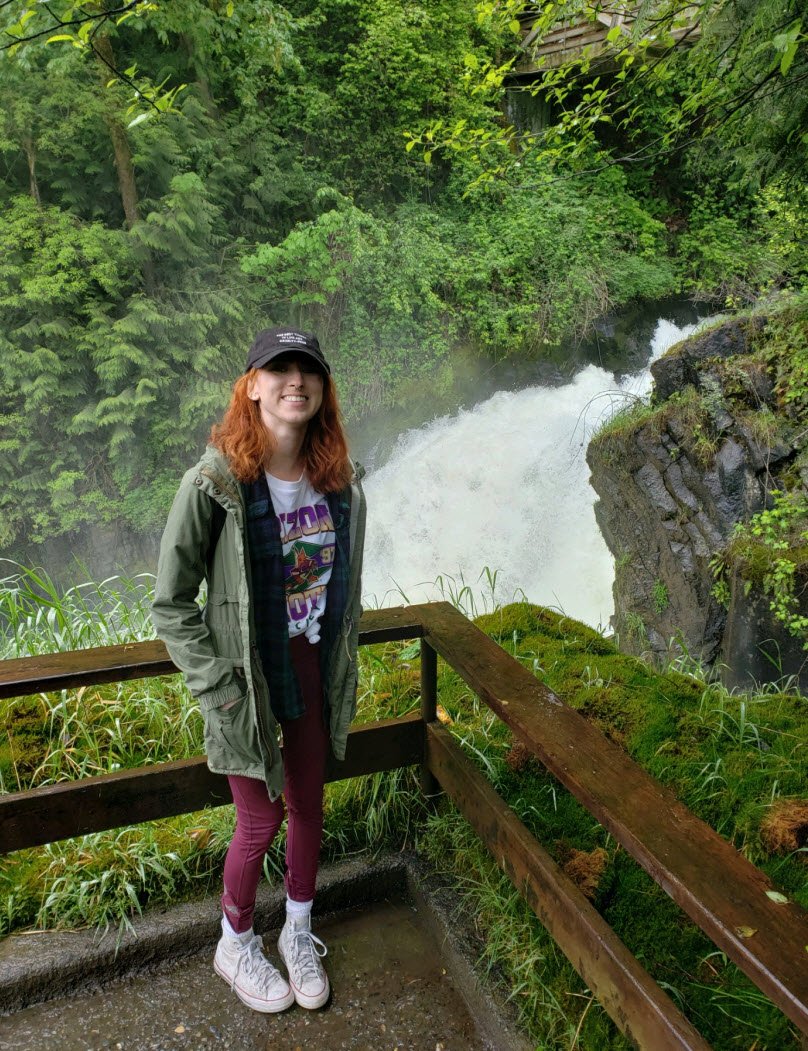 Solve Pretty smile jigsaw puzzle online with 63 pieces