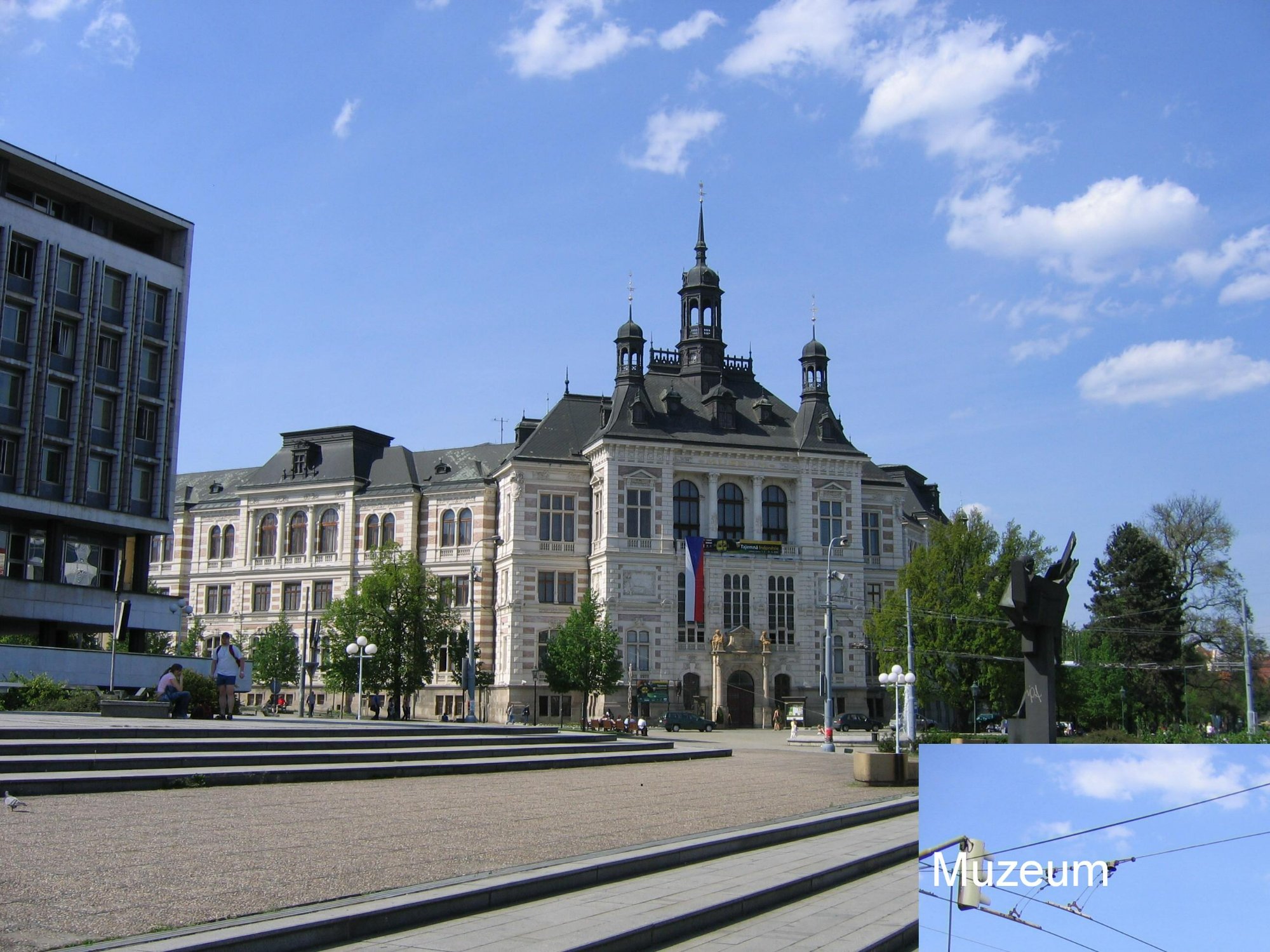 Solve Muzeum. jigsaw puzzle online with 88 pieces