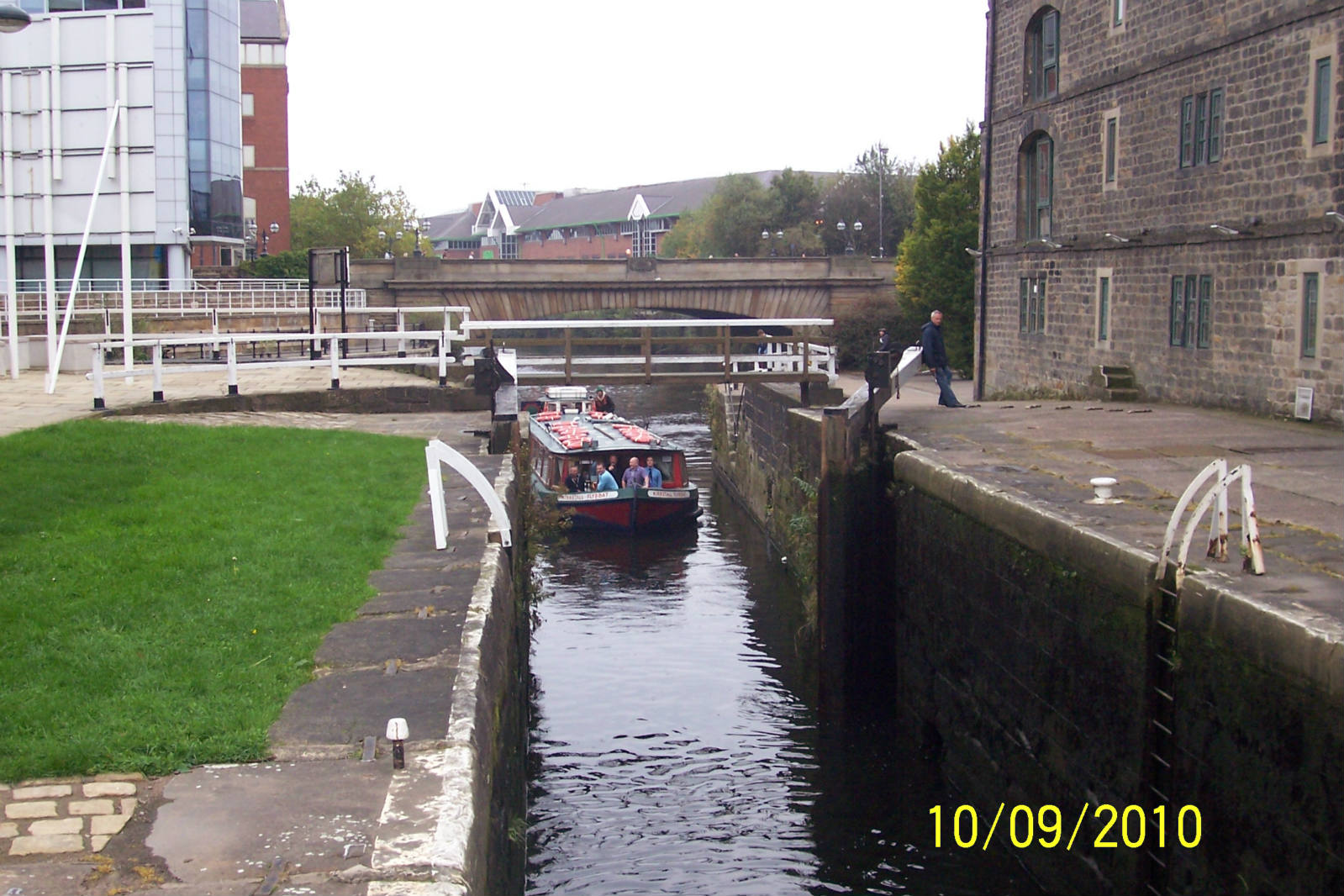 Solve Kirkstall Flyboat entering Lock #1, Leeds & Liverpool Canal, from ...