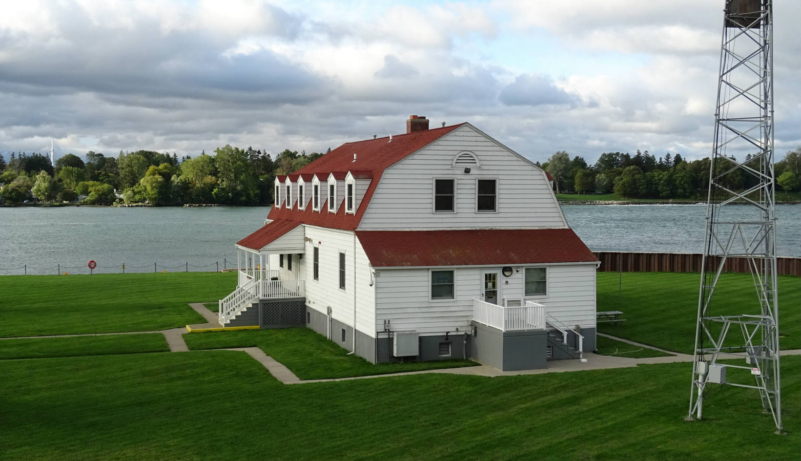 Solve niagara river - coast guard station jigsaw puzzle online with 144 ...