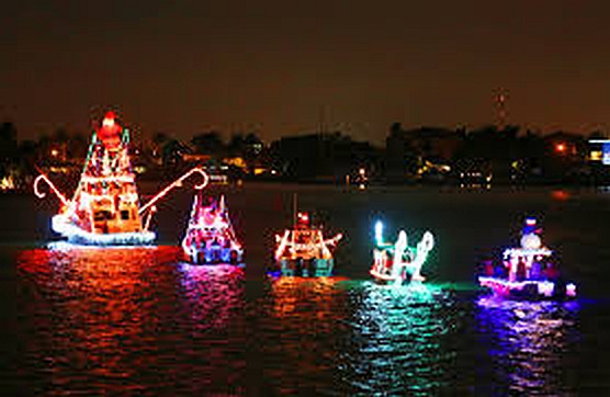 Solve Theme: Christmas Magic - Boat Parade jigsaw puzzle online with 24 ...