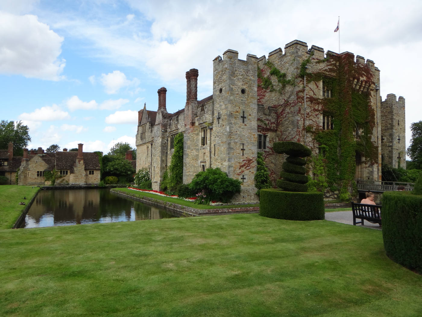 Solve Hever Castle, England (Anne Boleyn's lived here) jigsaw puzzle ...