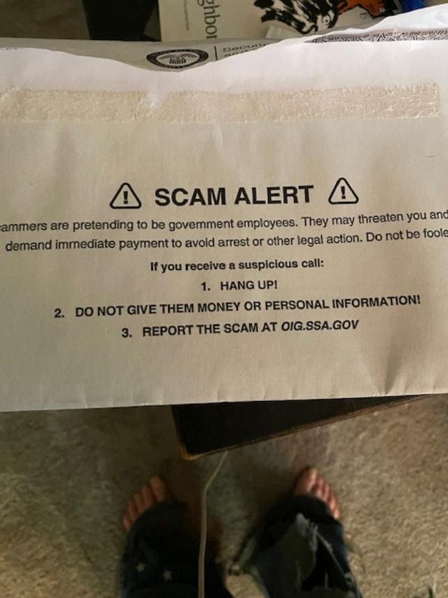 Solve Scam alert jigsaw puzzle online with 20 pieces