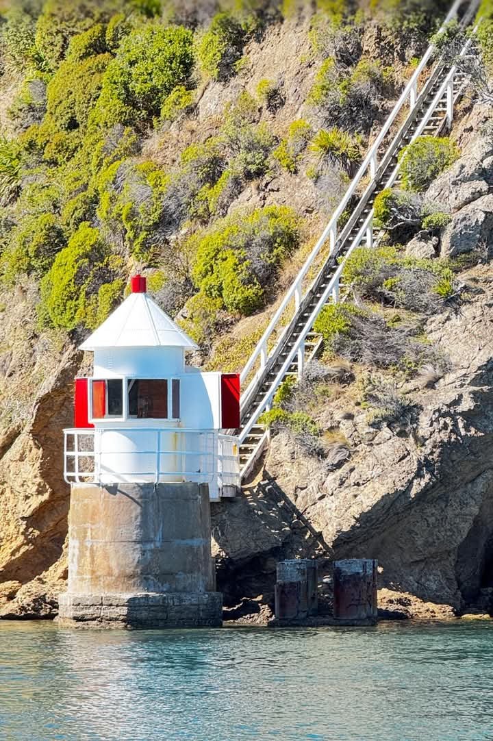 Solve French Pass lighthouse jigsaw puzzle online with 35 pieces