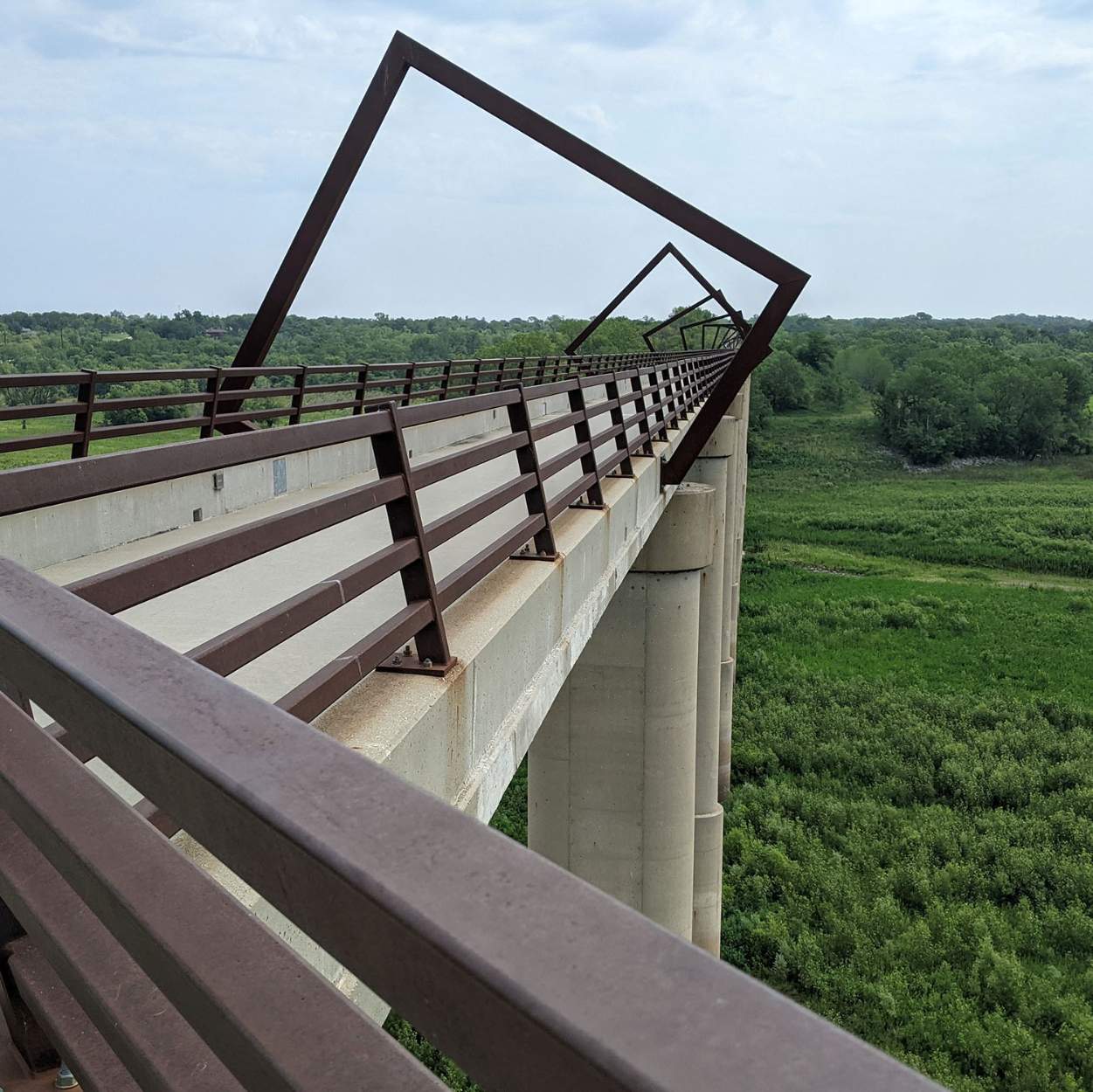 Solve Bridge Angles jigsaw puzzle online with 100 pieces